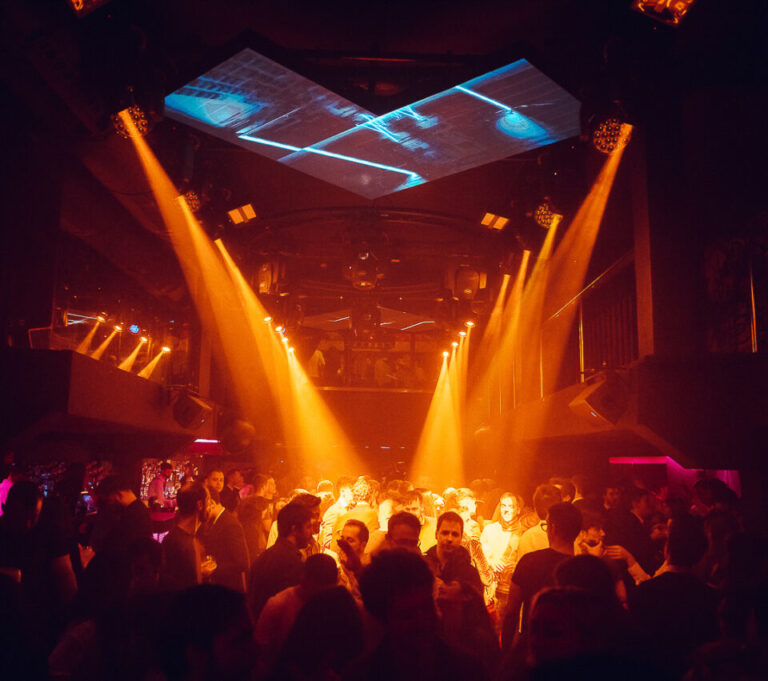 Descubre Indiana Valencia | Cosmic Group